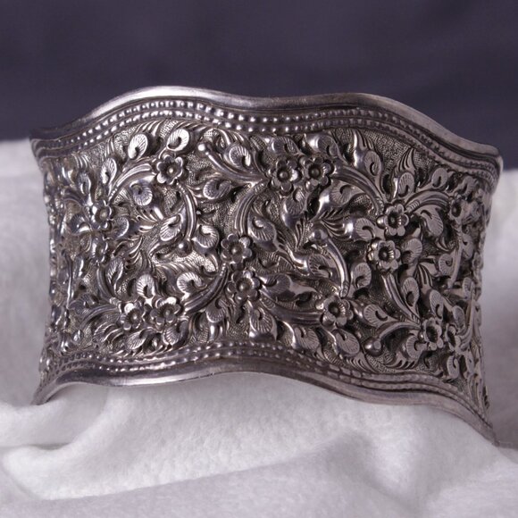 Repousse | Jewelry | Vintage 925 Sterling Silver Repousse Floral ...